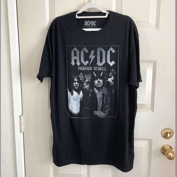 AC/DC | Shirts | Acdc Graphic Black Tee Shirt | Poshmark